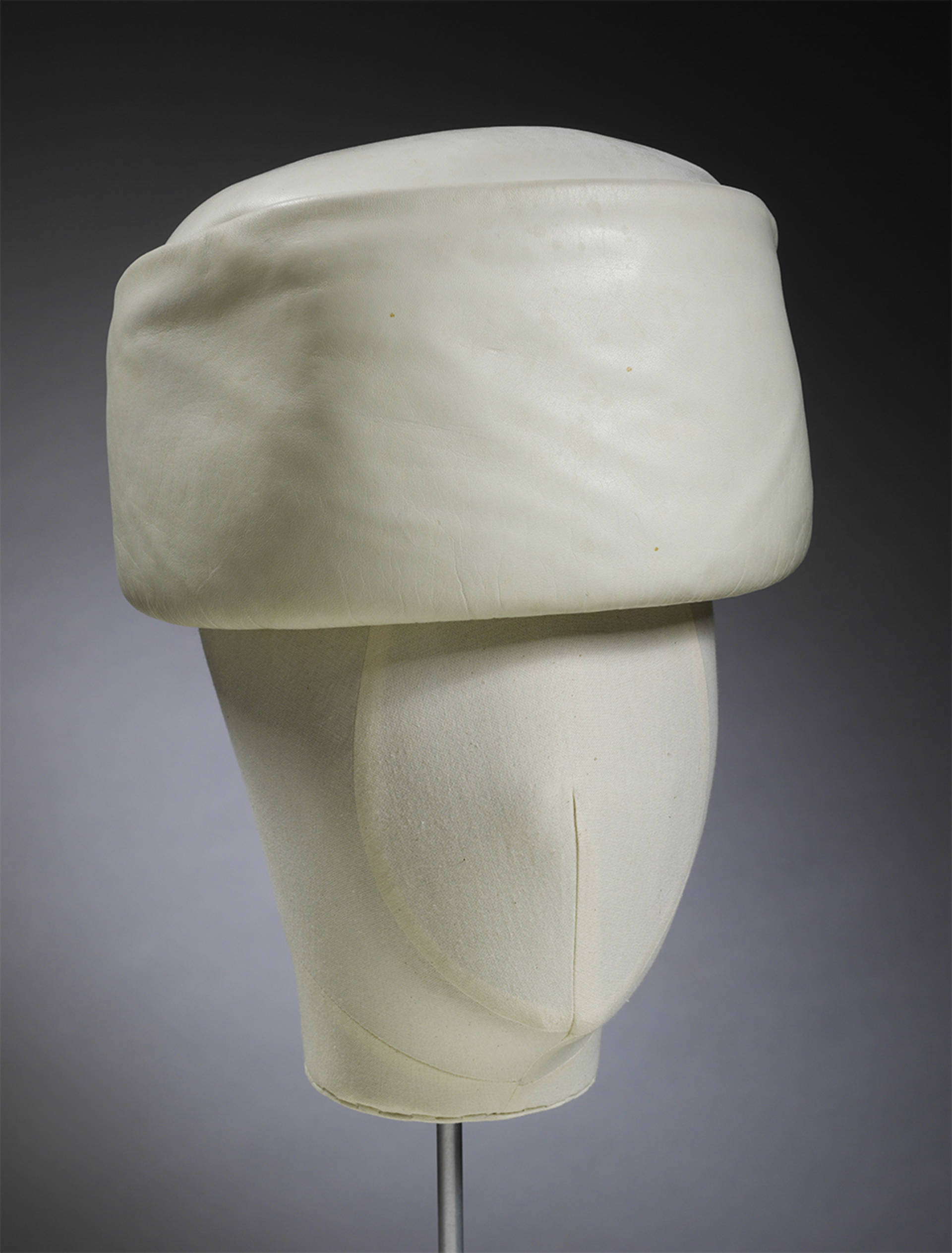 Balenciaga's hats · V&A