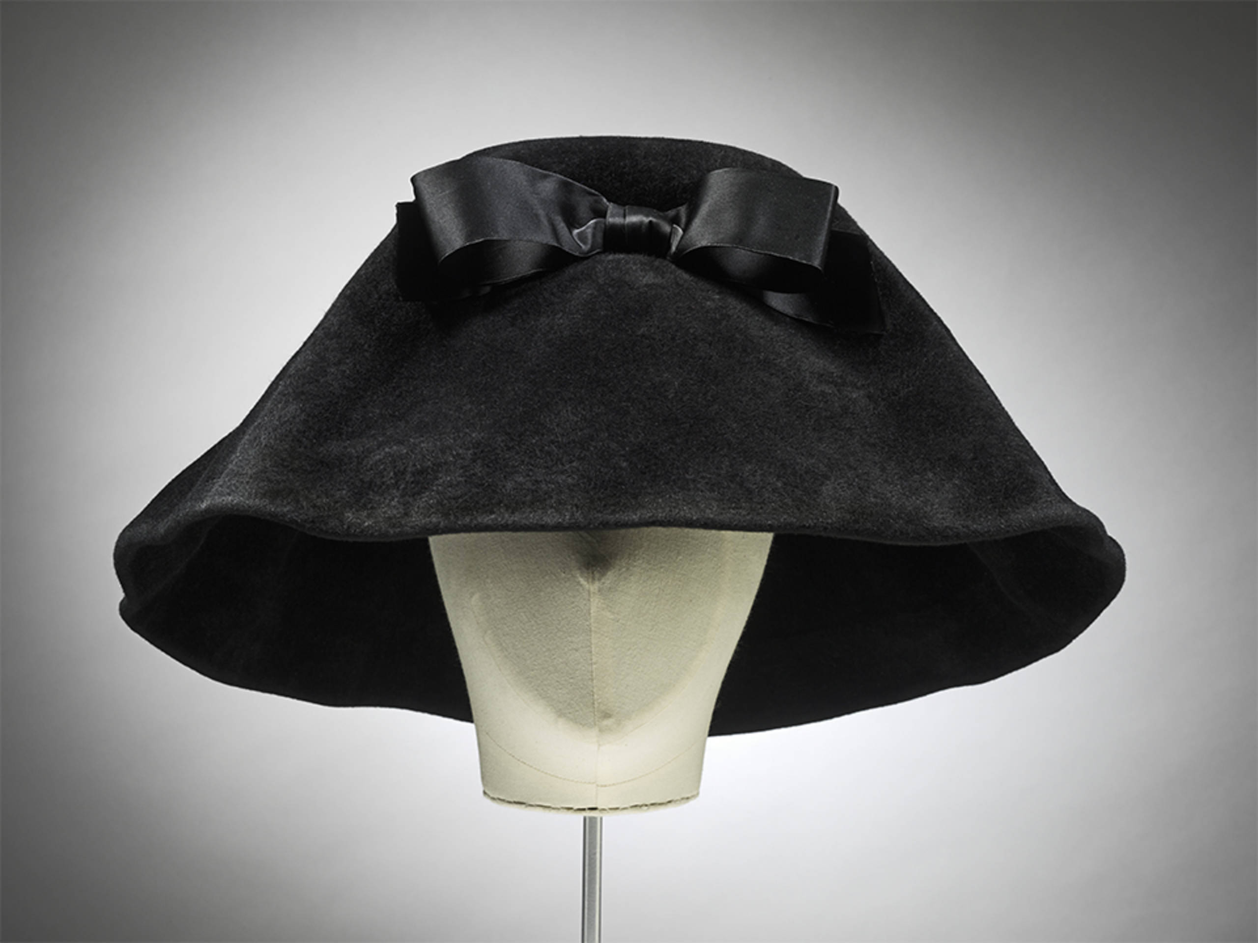 Balenciaga's hats · V&A