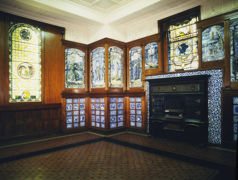 The world's first museum café · V&A