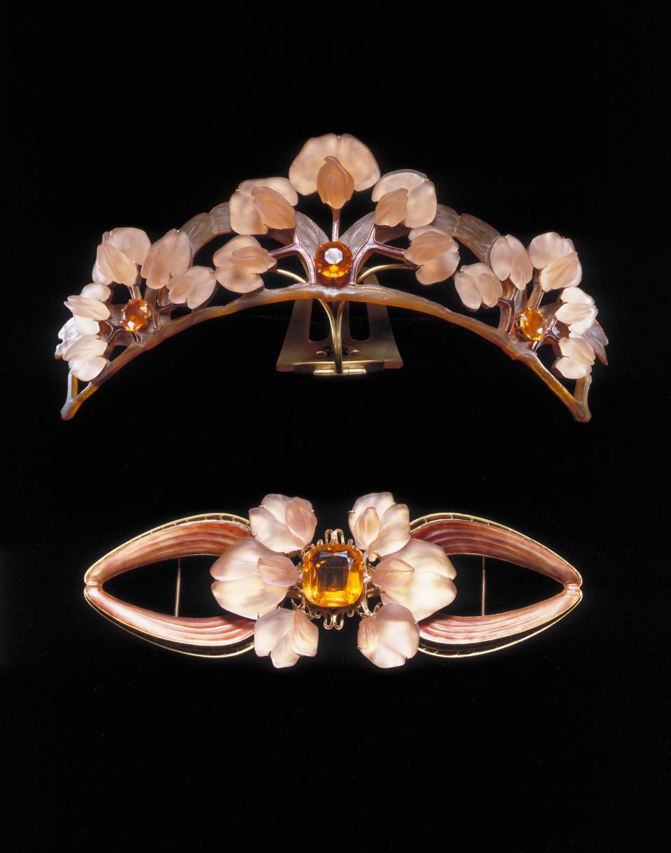 Objects of beauty: Art Nouveau glass and jewellery · V&A