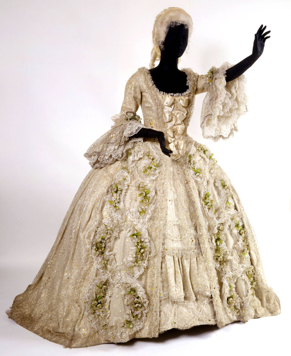 Opera costume · V&A