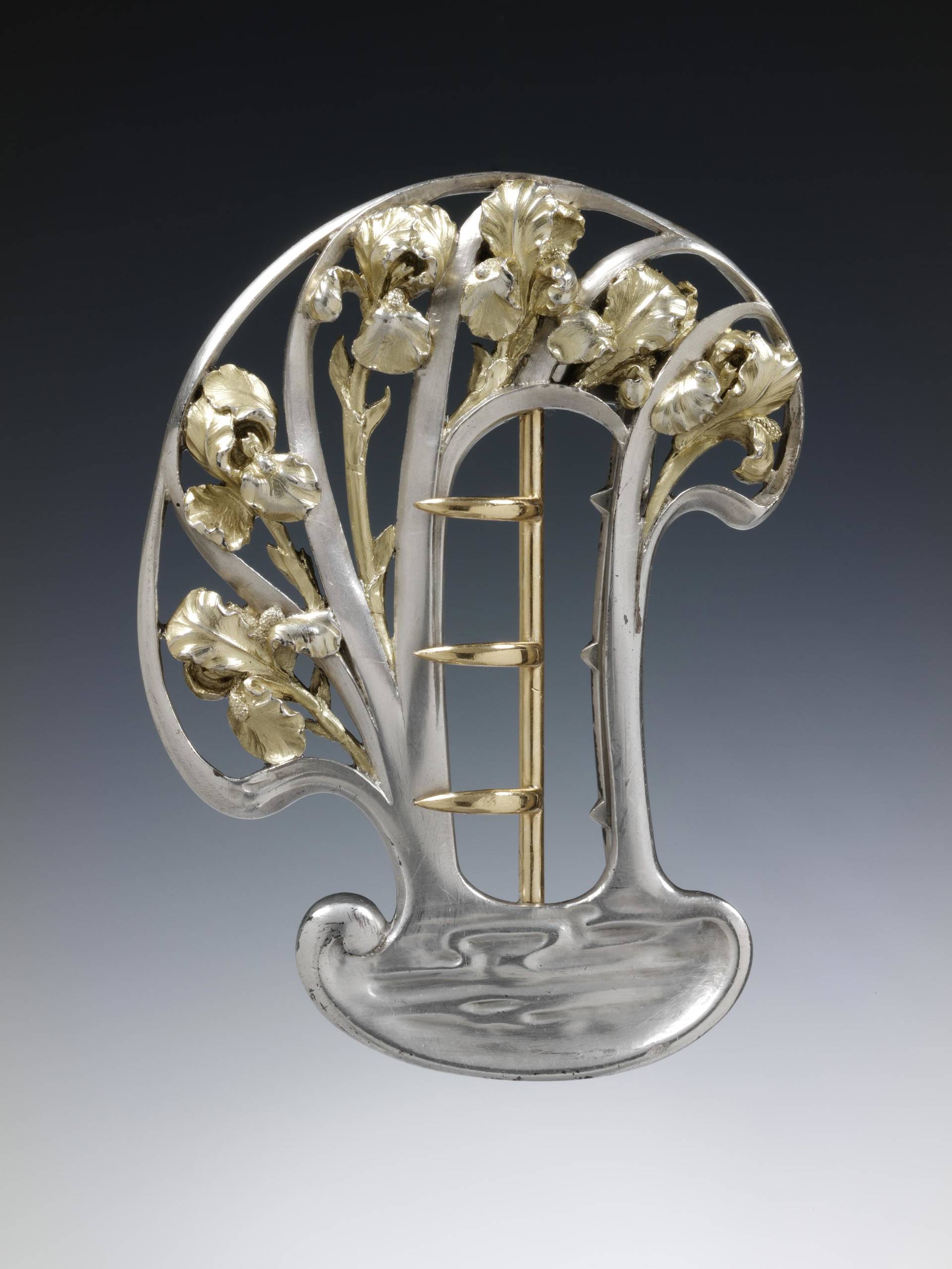 Objects of beauty: Art Nouveau glass and jewellery · V&A