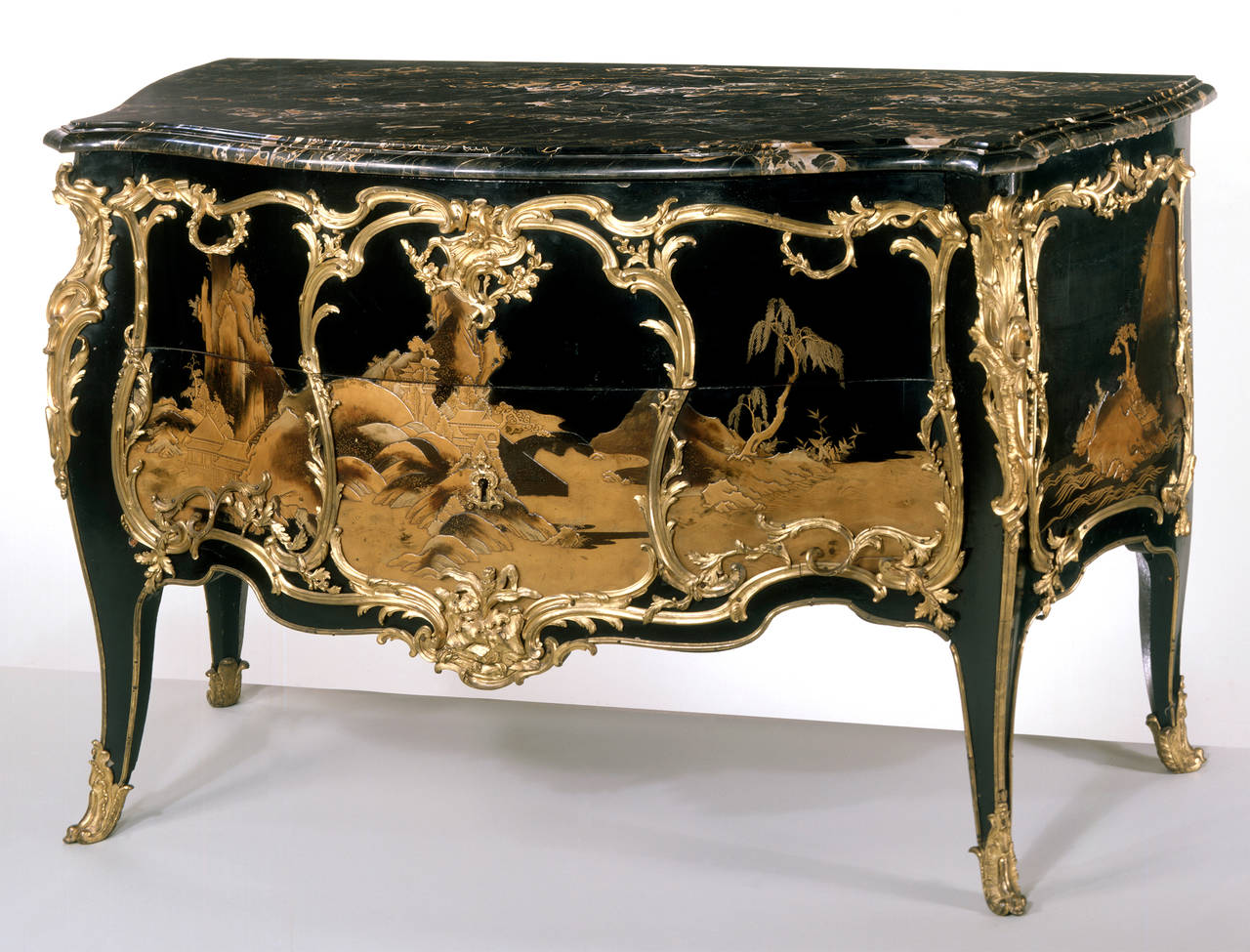 The influence of East Asian lacquer on European furniture · V&A