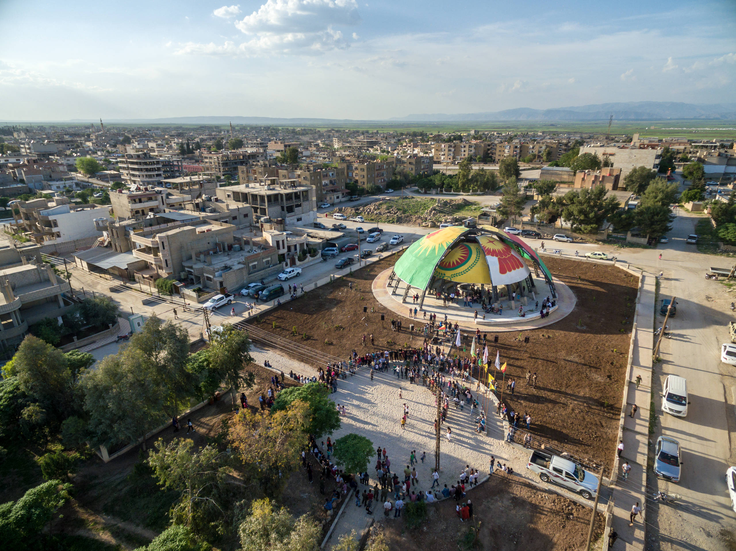 Project focus | Jonas Staal: New World Summit – Rojava · V&A