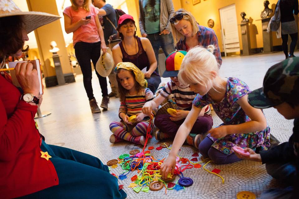 V&A · Pop-up Performance: Clara Button and the Magical Hat