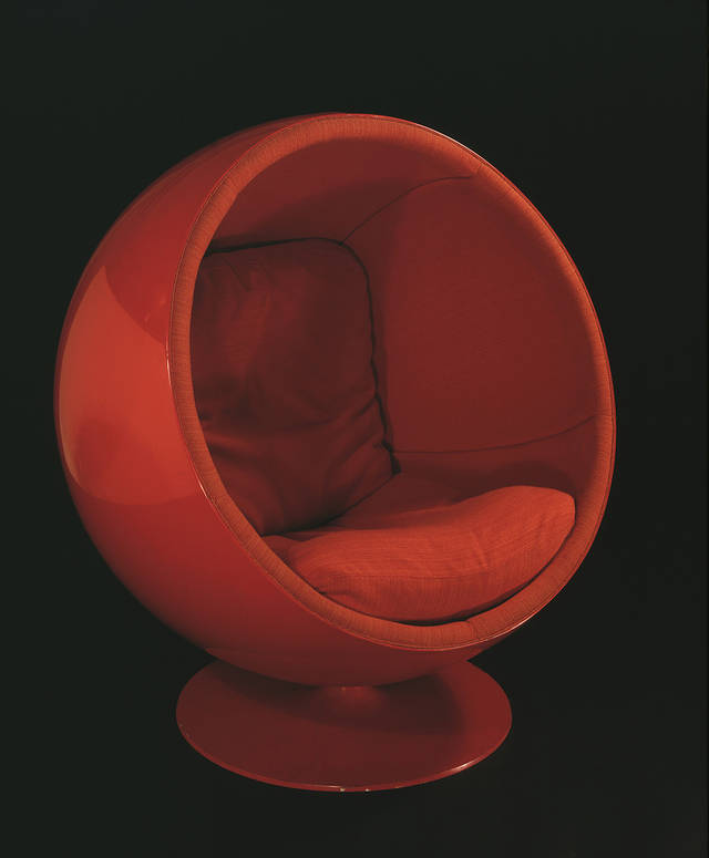 Space-Age chairs · V&A