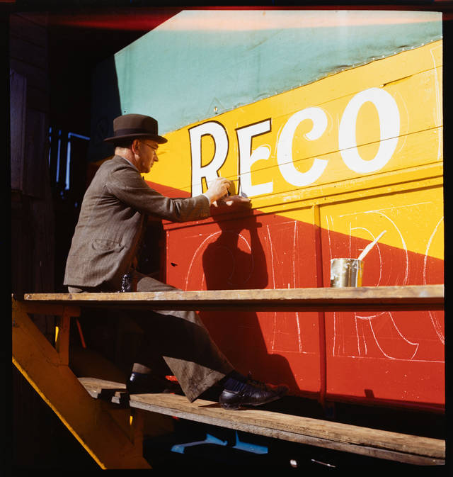 The circus photography of John Hinde · V&A
