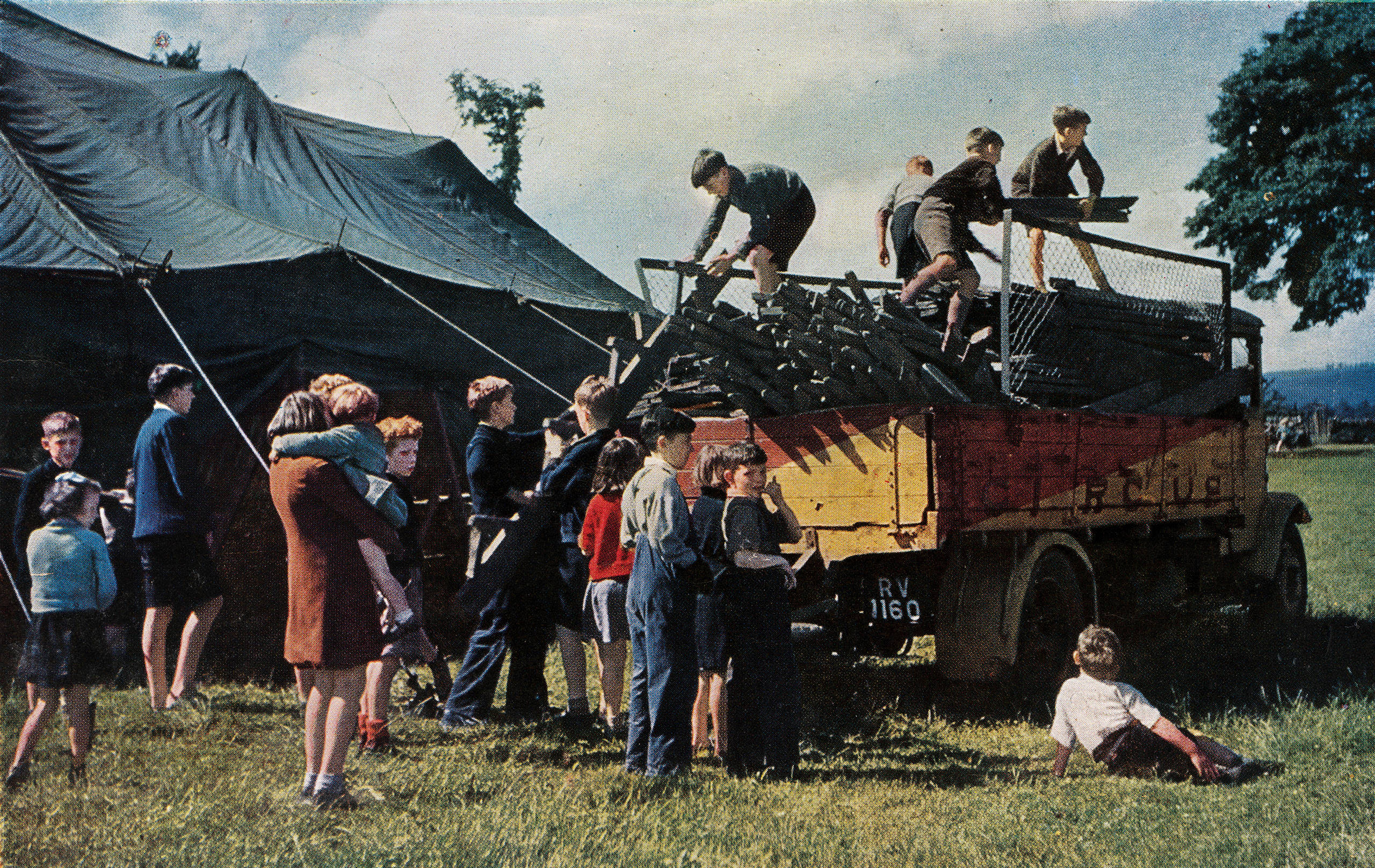 The circus photography of John Hinde · V&A