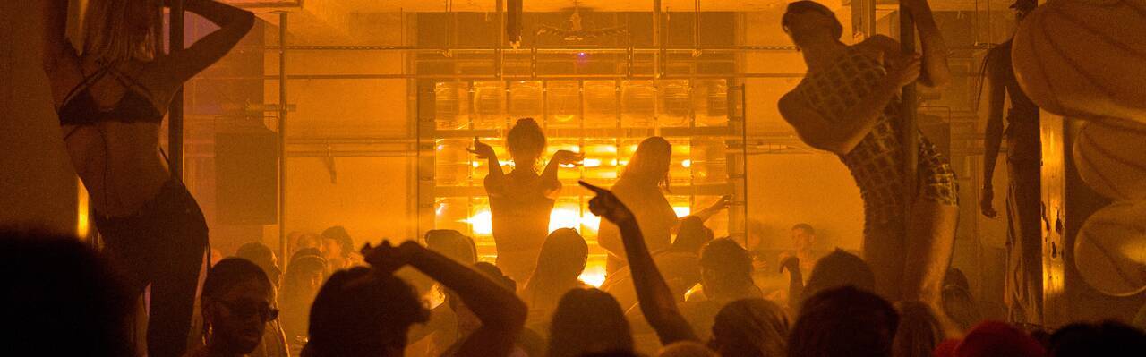 back2back · V&A